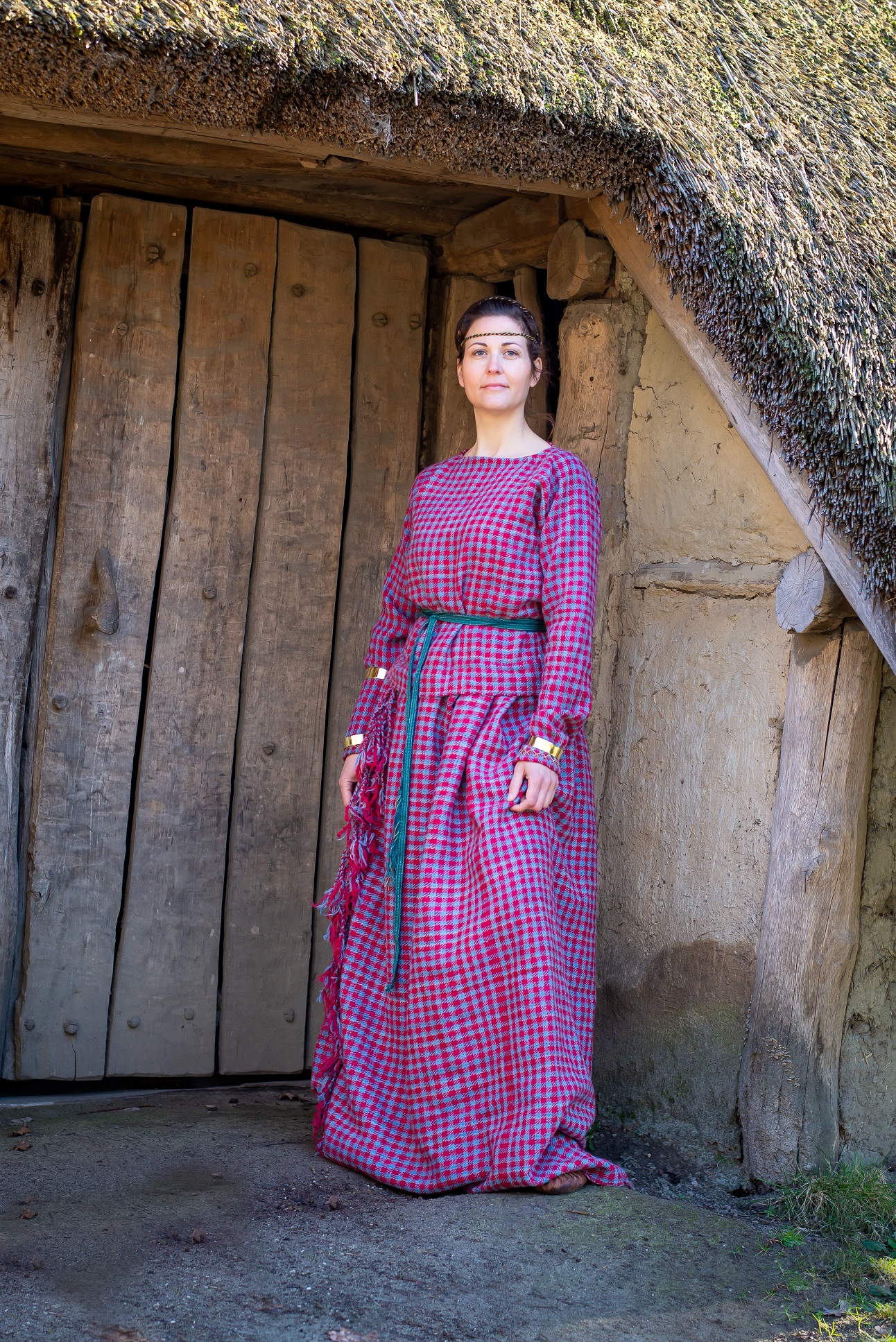 Coloring the Iron Age: Oldest dress in the Netherlands was bright red ...